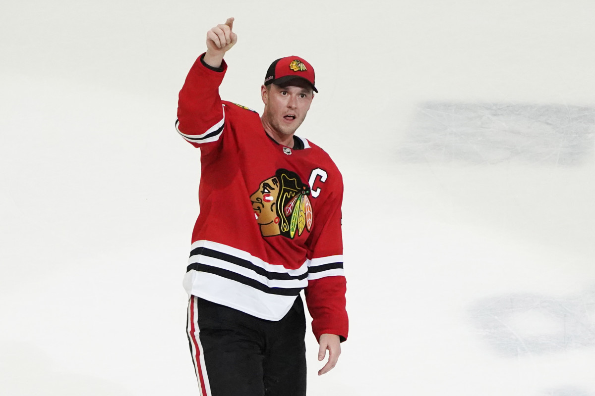Blackhawks Legend Jonathan Toews Hints at NHL Comeback - Athlon Sports