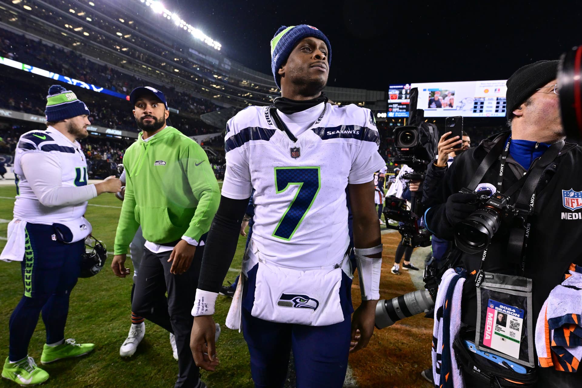 Seahawks Blockbuster Trade Pitch Flips Geno Smith, DK Metcalf for Shot ...