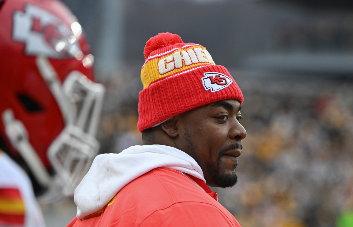 New Video of Chris Jones Crying on Sidelines During Chiefs-Bills Turns ...