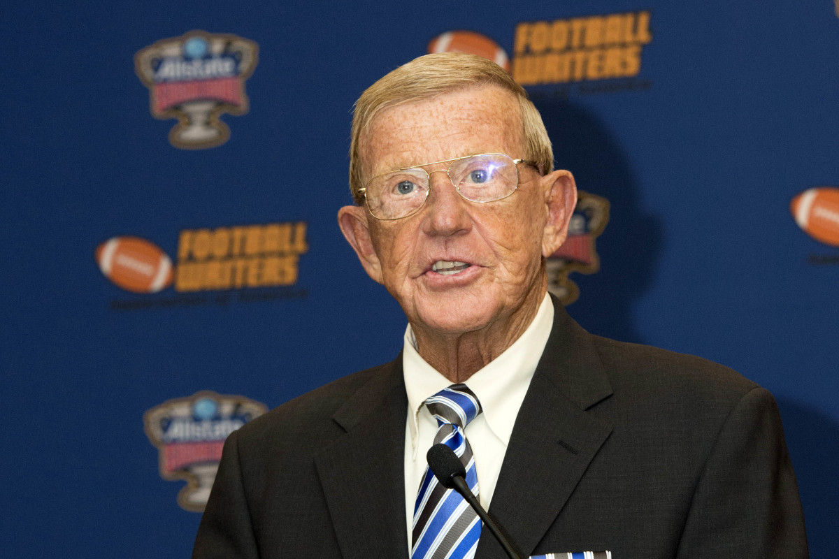 Lou Holtz Is The Talk of College Football on Wednesday After His Jab At ...