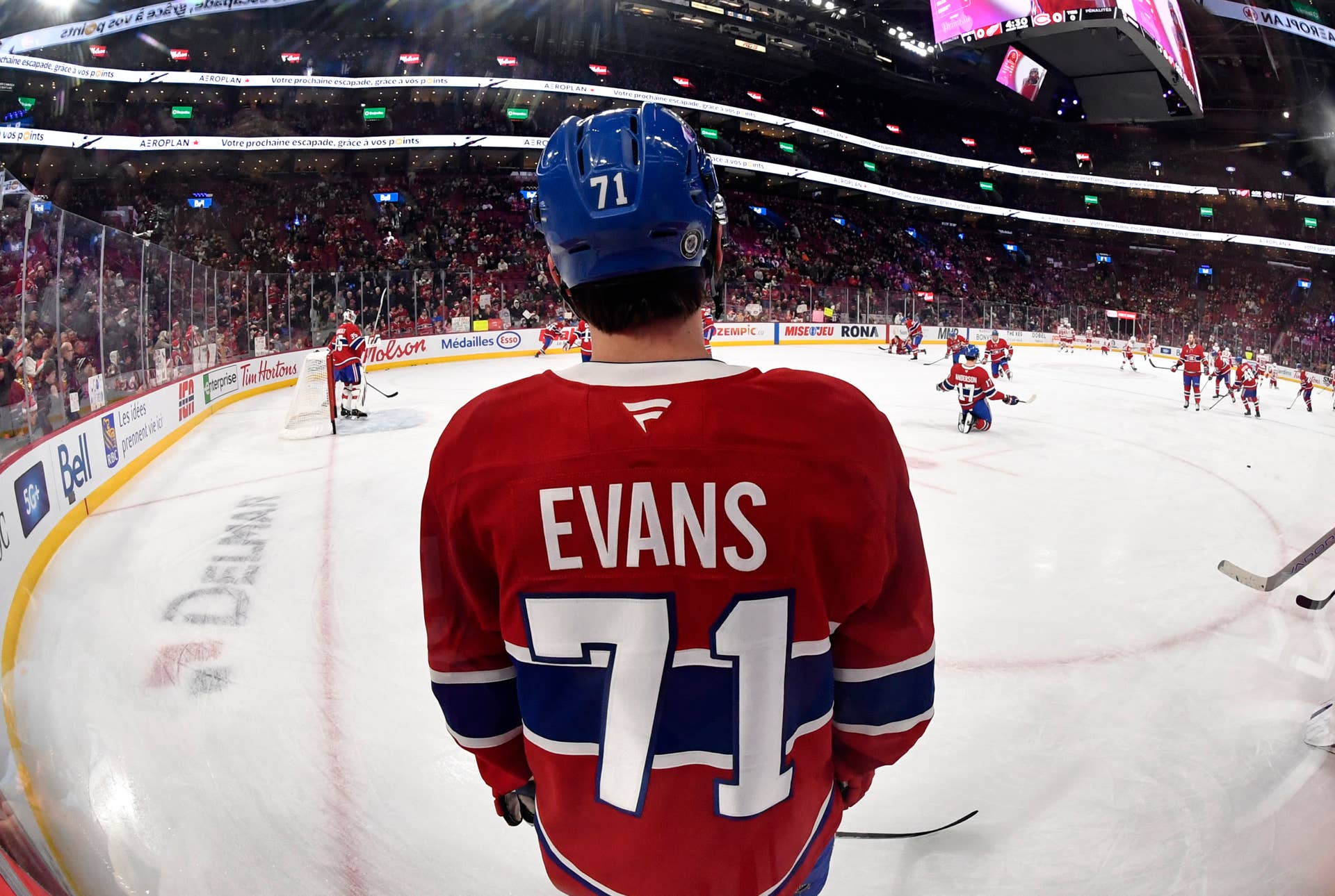 Canadiens Interested in Keeping Jake Evans 'With No Guarantees': Report ...