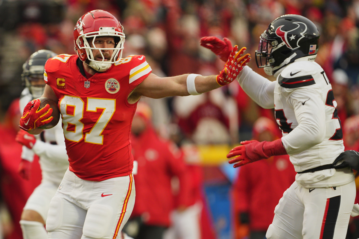 TE Travis Kelce Labeled as Chiefs' 'Most Likely' Cap Casualty - Athlon Sports
