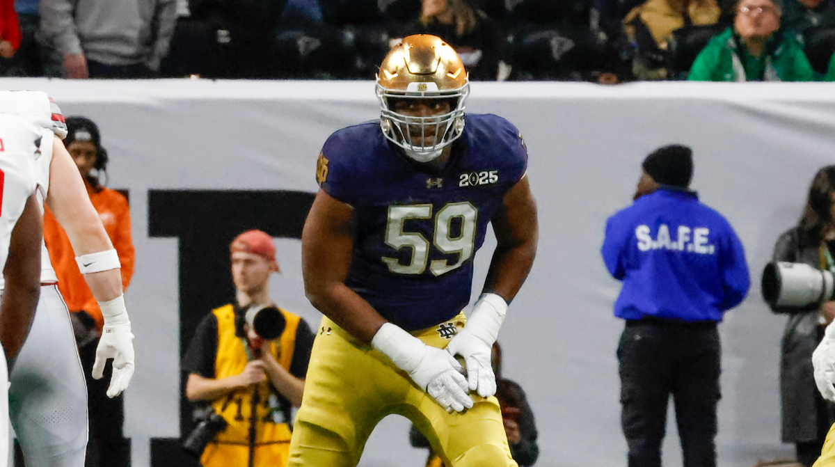 Notre Dame Lineman Aamil Wagner Named A Top Offensive Tackle By Lindy's Sports - Athlon Sports