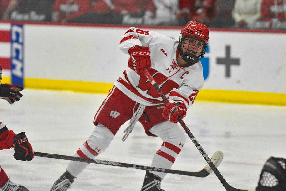Wisconsin Women's Hockey: Senior Day Shellacking, Celebration - Athlon ...