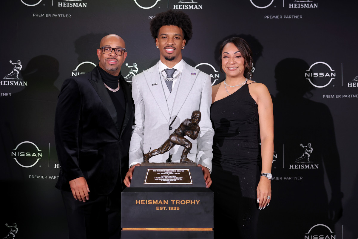 Jayden Daniels' Parents, Javon Daniels and Regina Jackson, React to ...