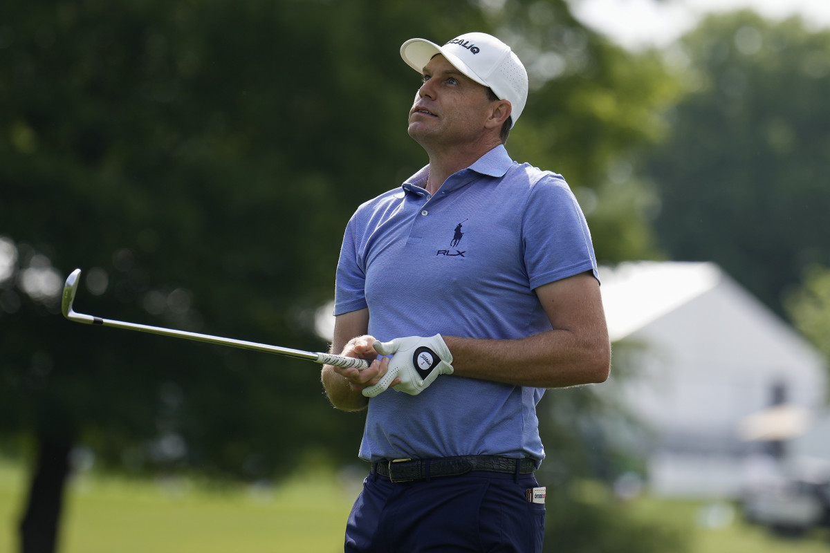 Golfer Shoots 66 With Foreign Clubs - Athlon Sports