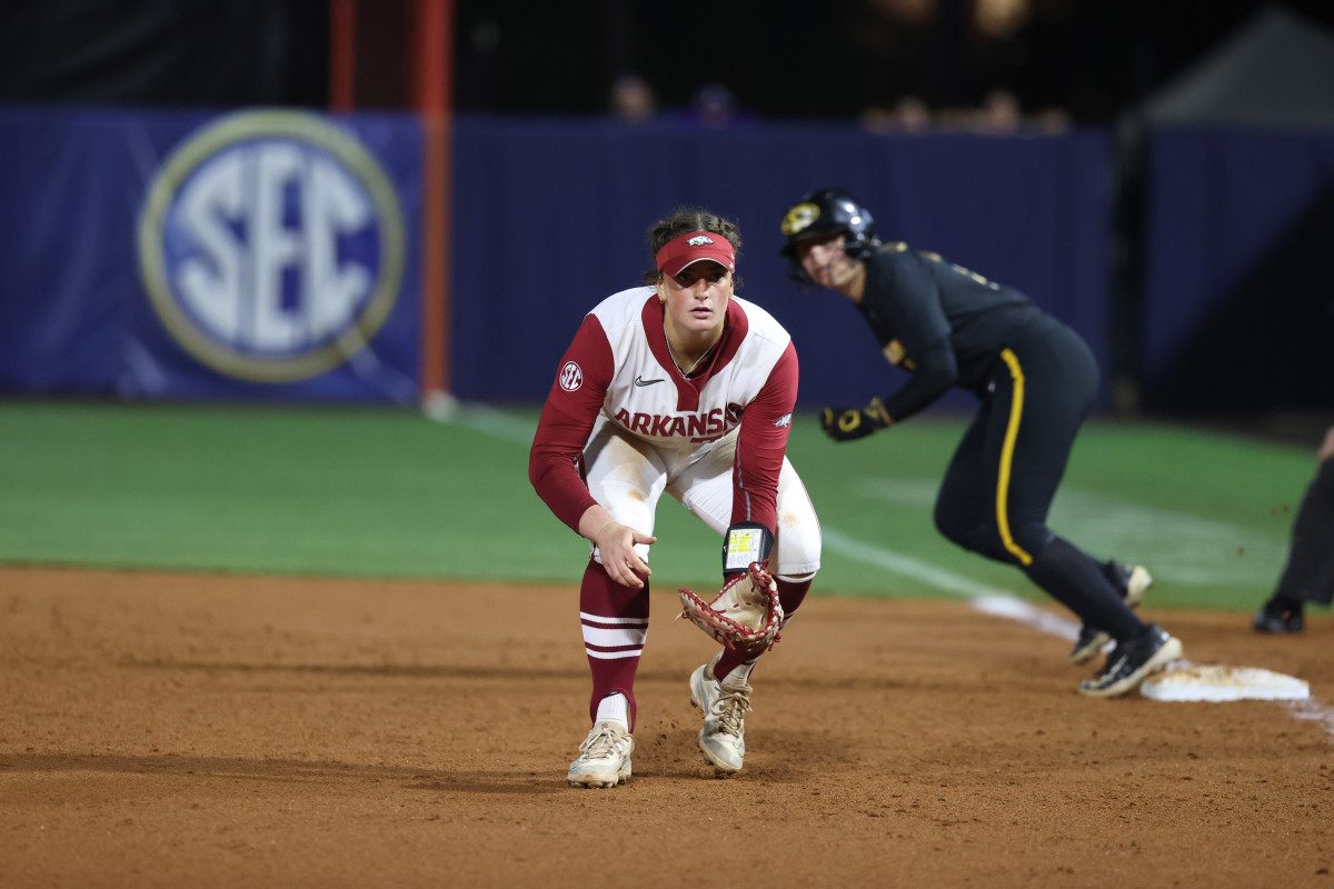 Razorbacks First Baseman Named Top 25 Finalist for USA Softball's ...