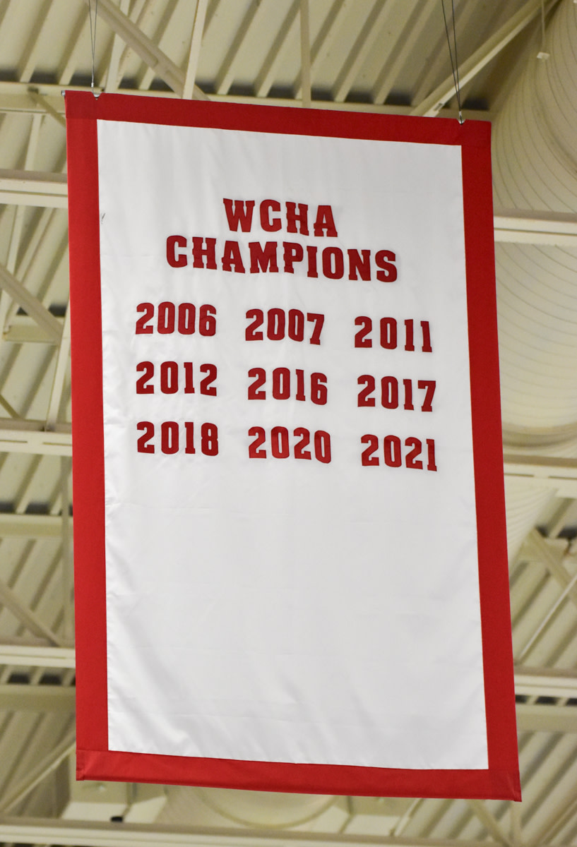 Wisconsin Women's Hockey: Senior Day Shellacking, Celebration - Athlon ...