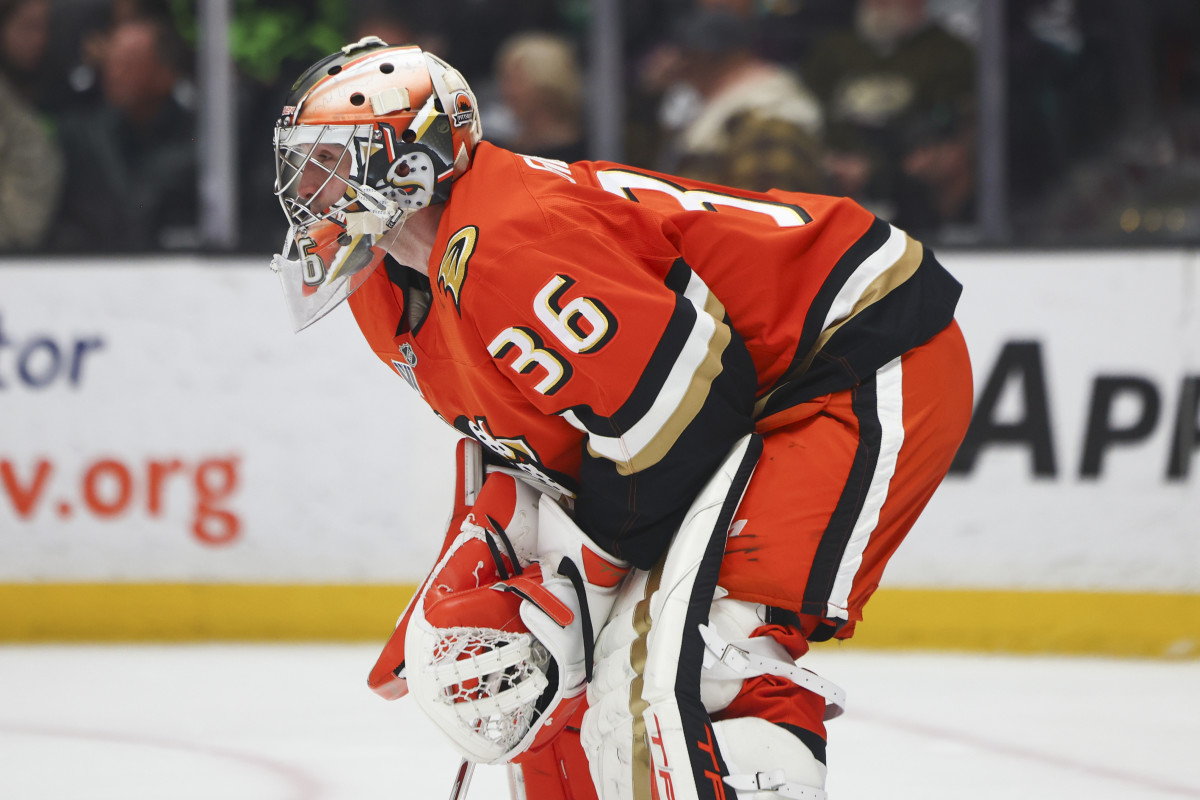 Ducks' John Gibson Open to Trade, Letting Agent Work On It - Athlon Sports