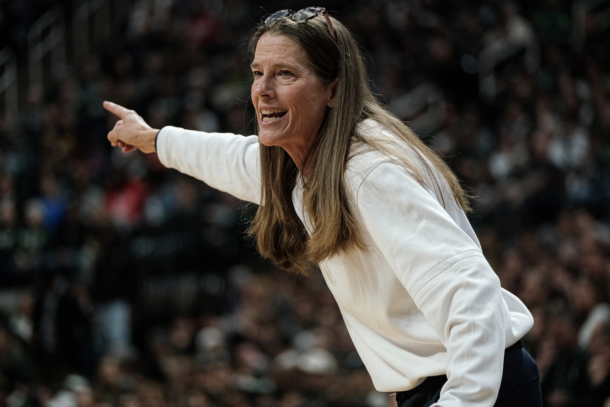 Michigan Has a New All-Time Winningest Basketball Coach - Athlon Sports