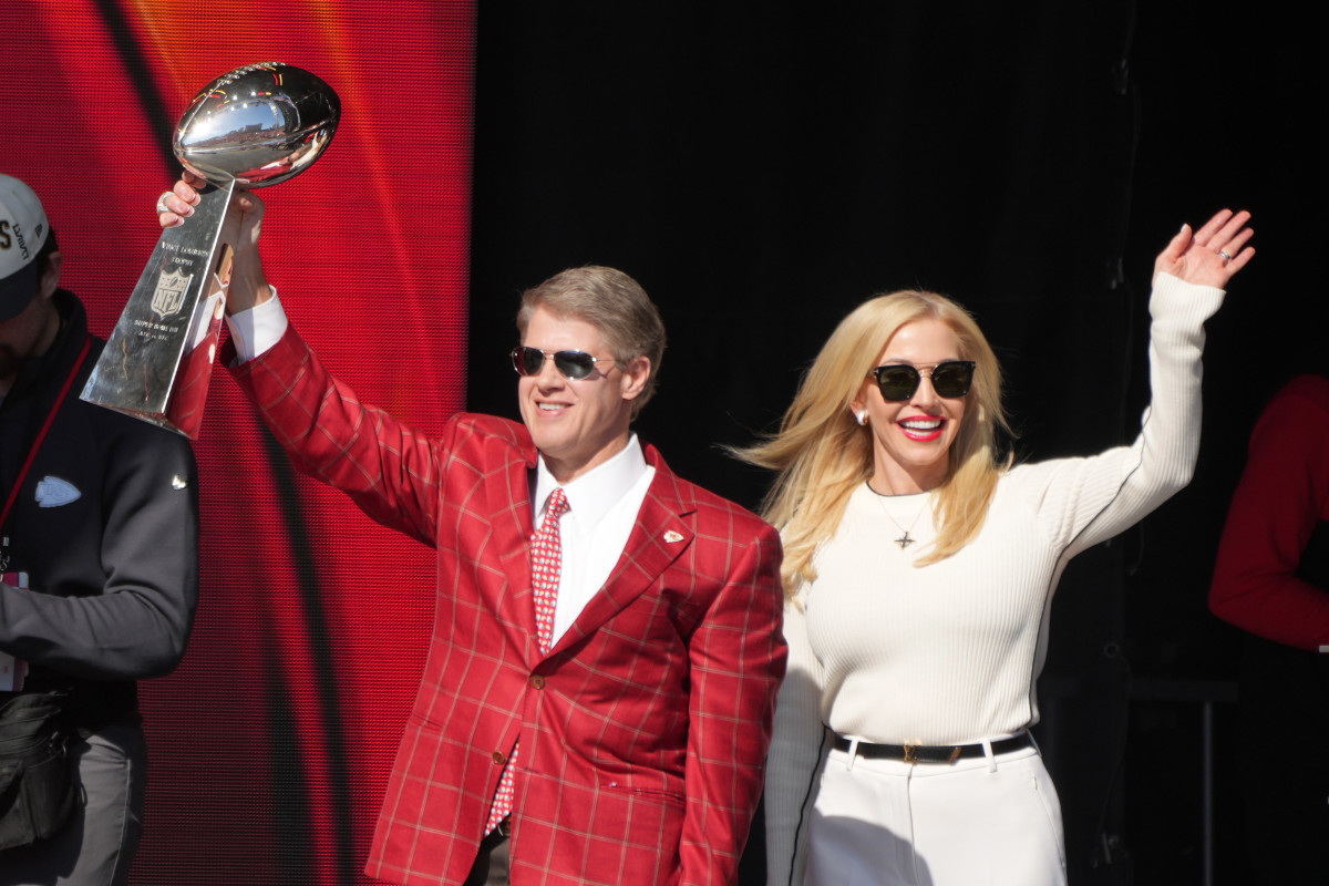 Kansas City Chiefs' Clark Hunt And Family Celebrate Easter In Adorable ...