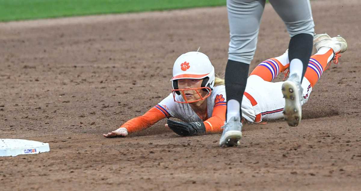 Four Homers Propel Clemson to Walk-Off Win - Athlon Sports