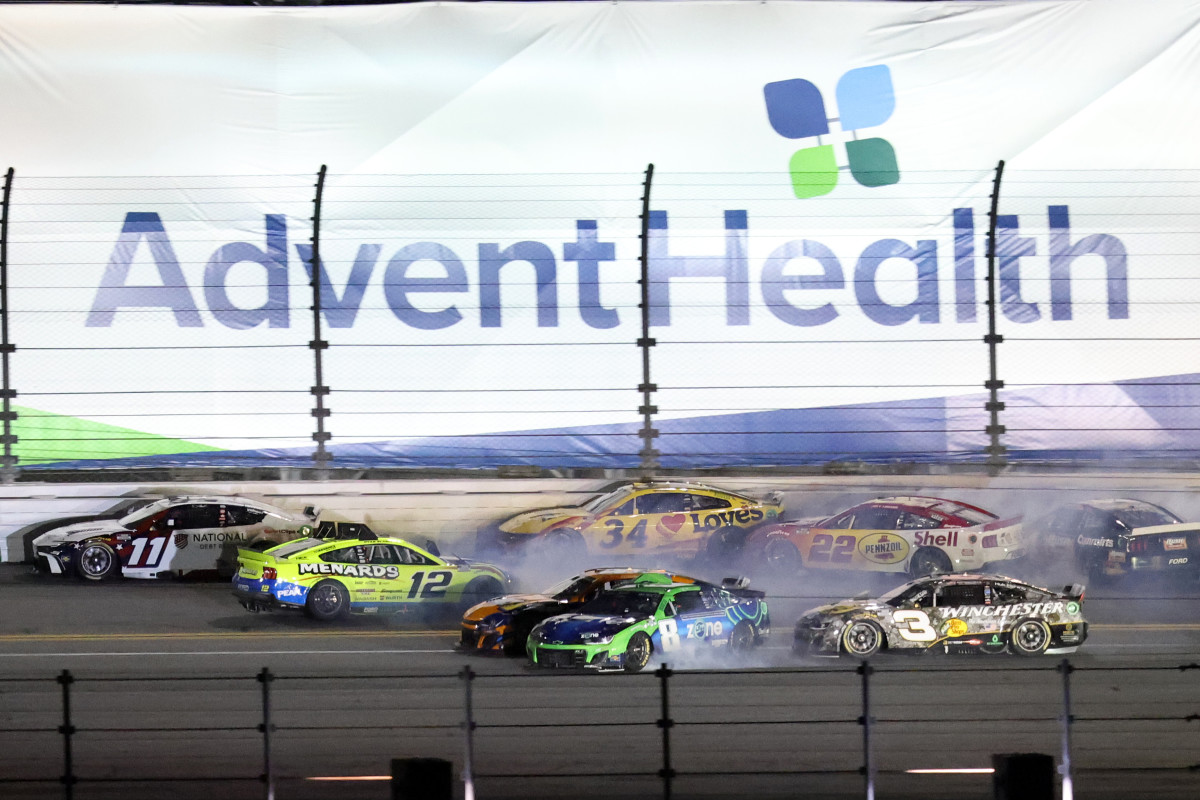 2017 Nascar Kyle Busch Crash