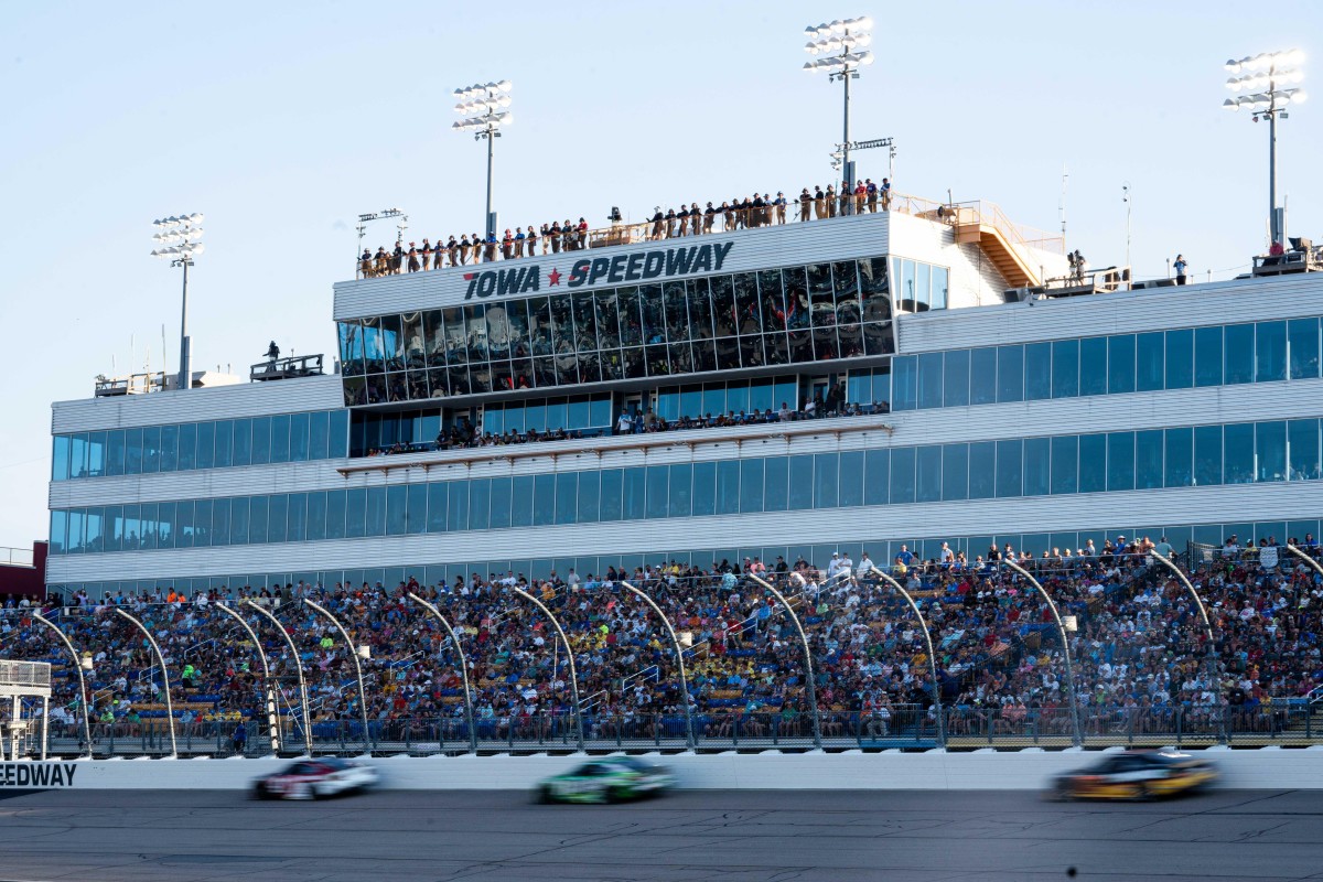 Iowa Speedway 2025 NASCAR Track Profile - Athlon Sports