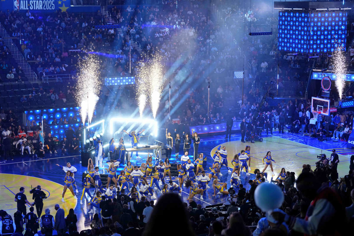 NBA Influencer Exposes Embarrassing Crowd at NBA All-Star Weekend ...