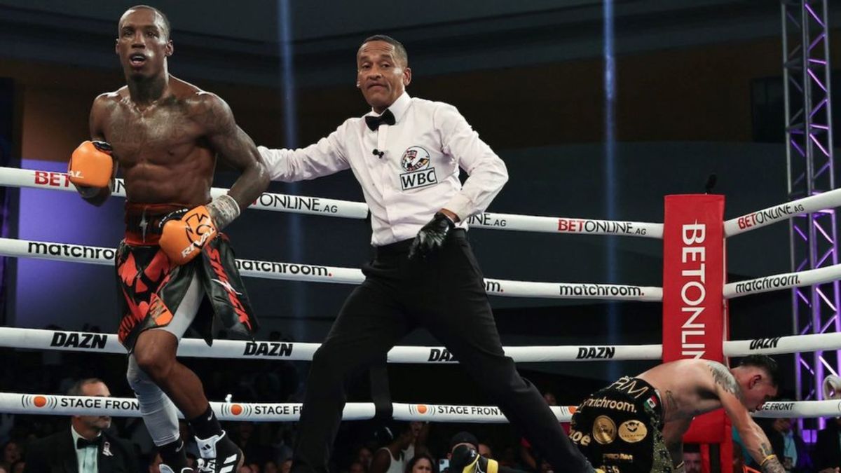 O'Shaquie Foster Retains WBC Title With Late Knockout Victory - Athlon ...