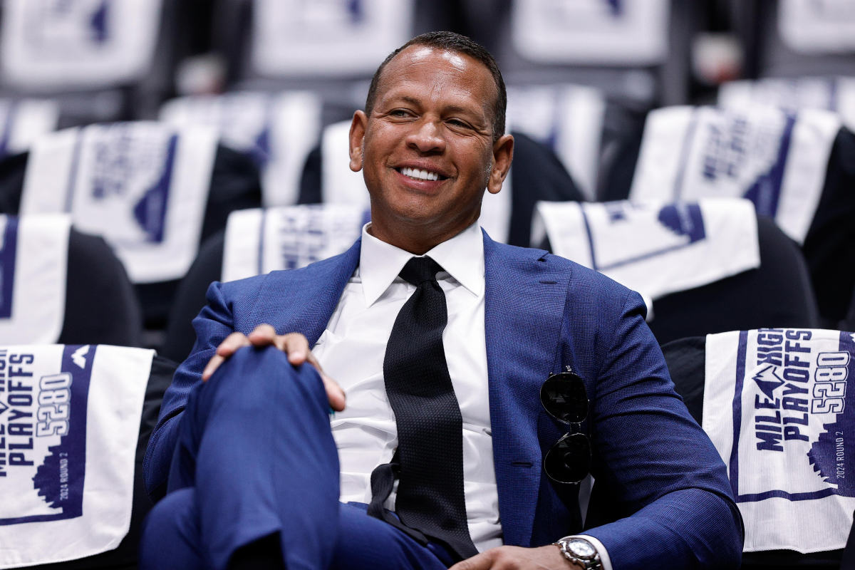 Alex Rodriguez Turns Heads With Courtside Antics After Wolves Ownership ...