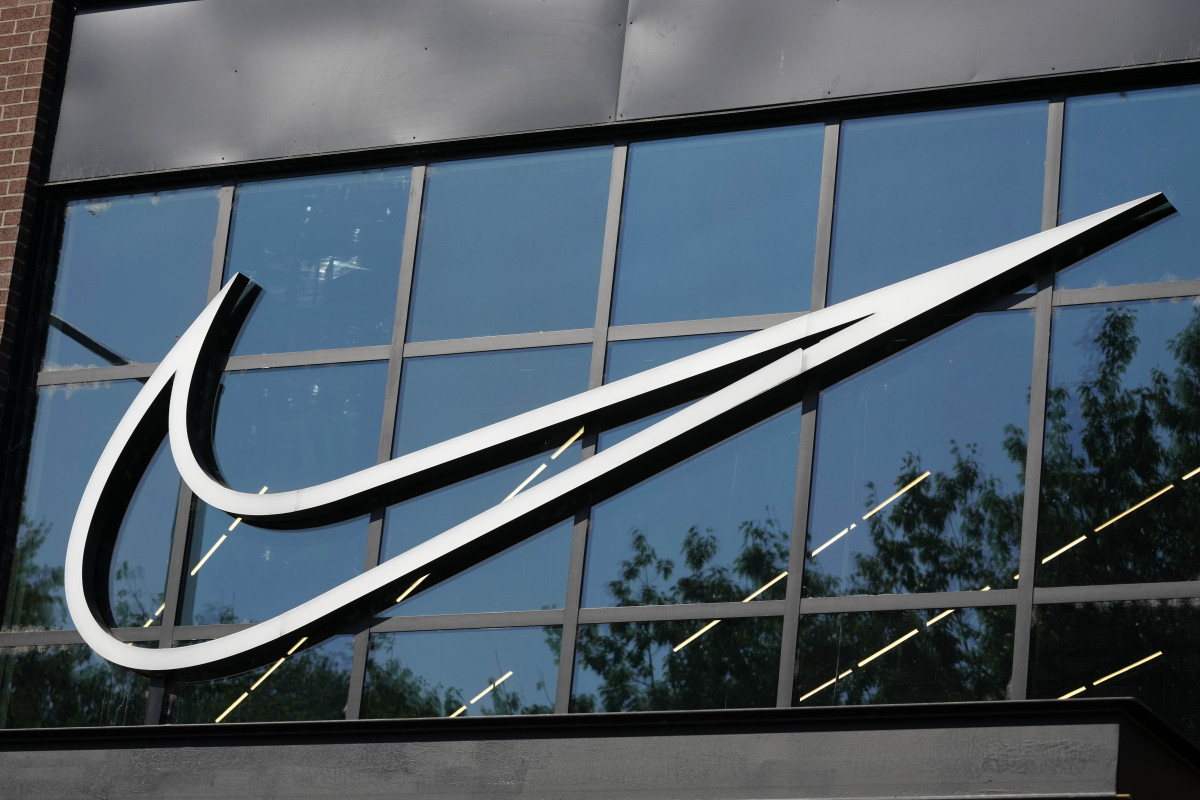 Nike Is Selling 'Highly Recommended' SB For Only $58 - Athlon Sports