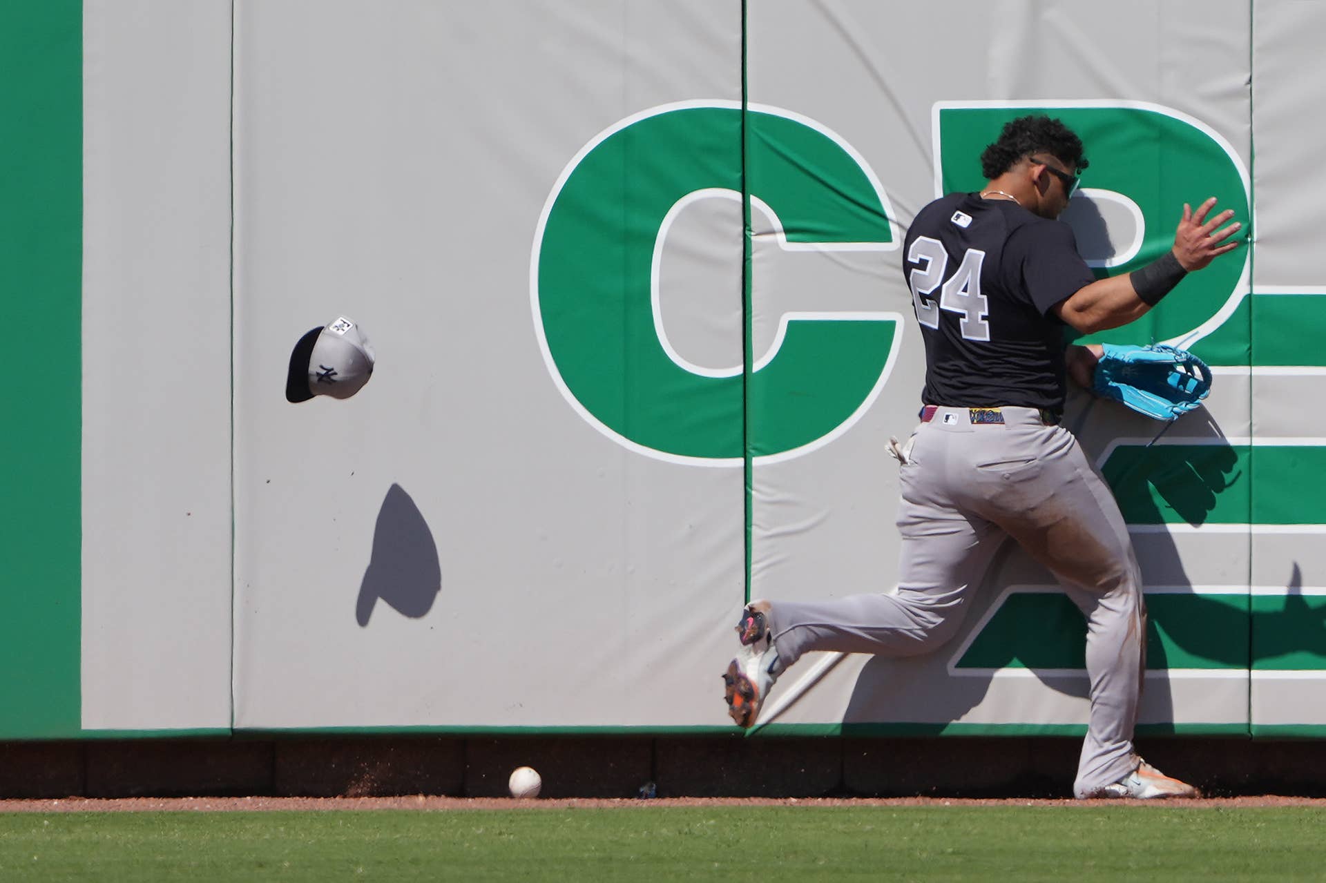 Former MLB Outfielder Questions the Yankees Decision to Keep Jasson ...