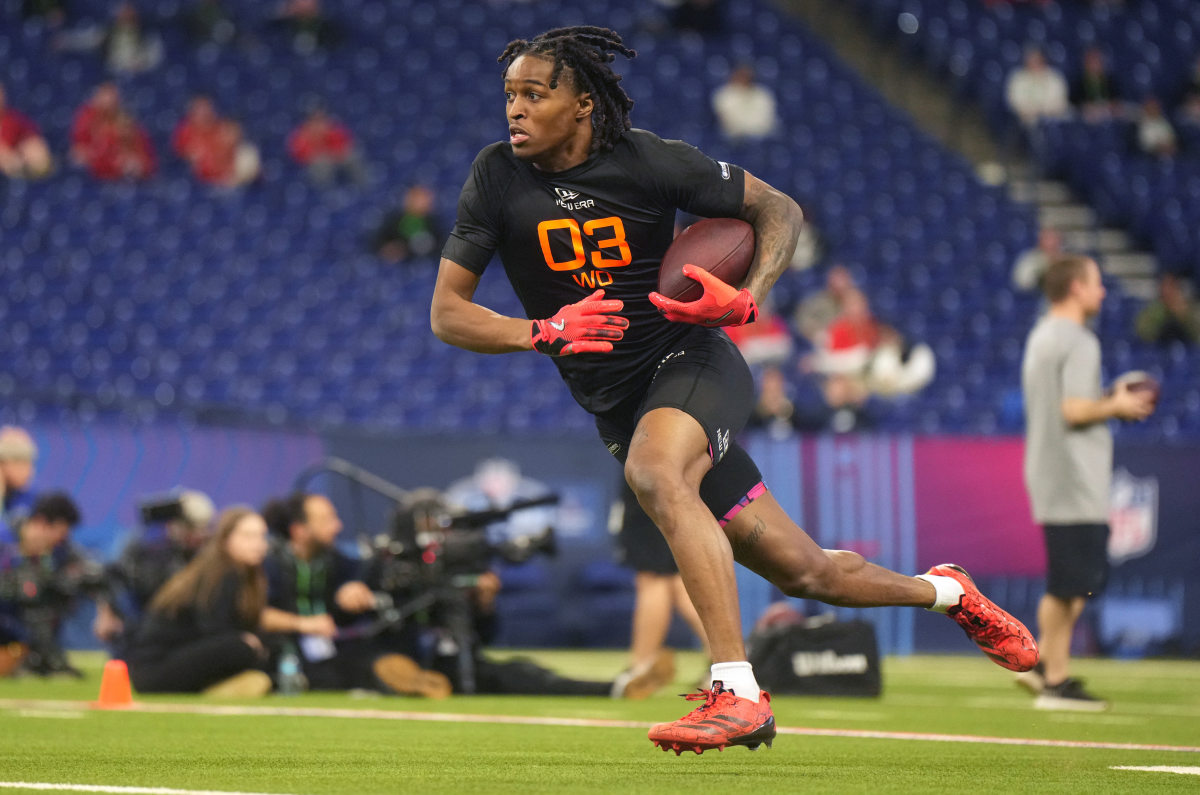 Florida's Elijhah Badger Ends Draft Fall - Athlon Sports