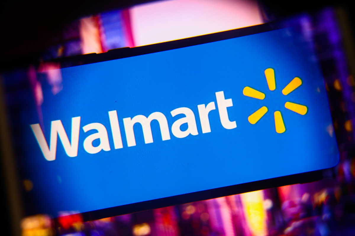 Walmart Selling 'Amazing' Fitbit for Just $125: 'Best Priced One ...