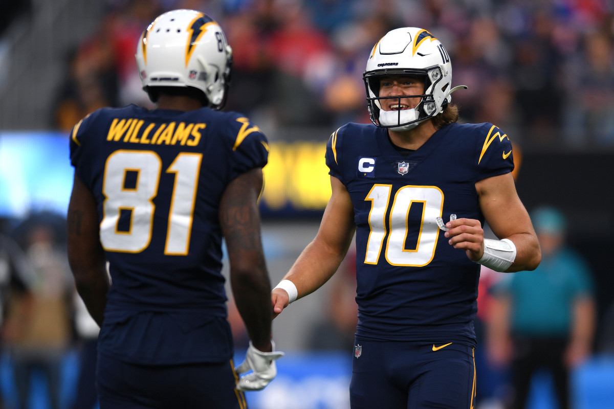 Could the Chargers Reunite with Beloved LA Receiver? - Athlon Sports