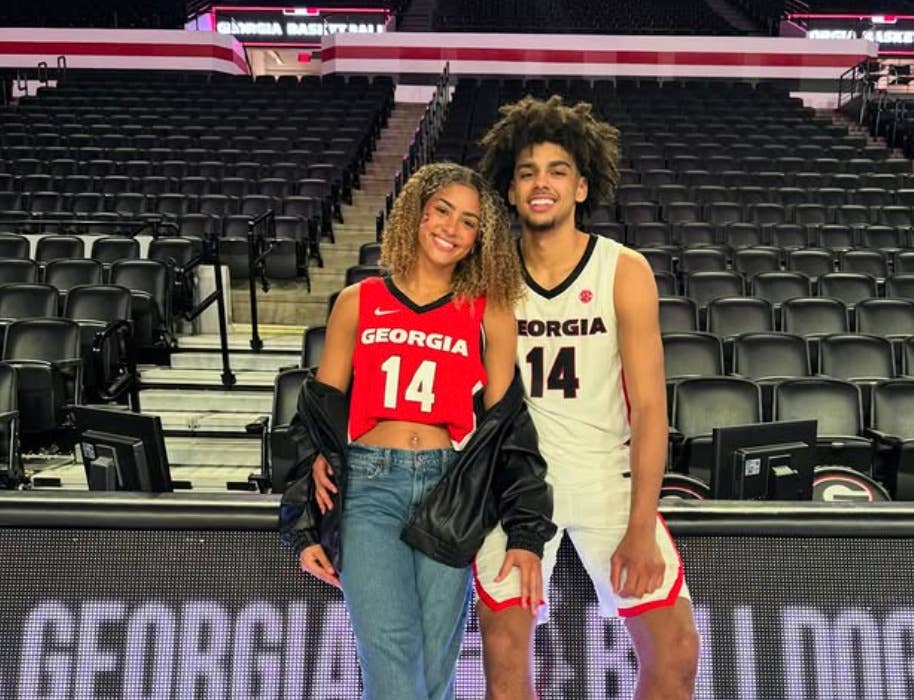 Asa Newell's Girlfriend Aaliyah Crump Rocks Georgia Gear But Is a ...