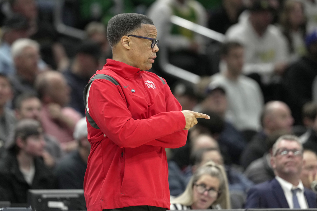 Liberty Coach Goes Viral for Wild Hairstyle in March Madness Blowout ...