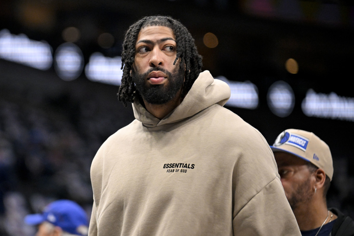 Anthony Davis Turns Heads After Being Spotted at Lakers Facility on ...