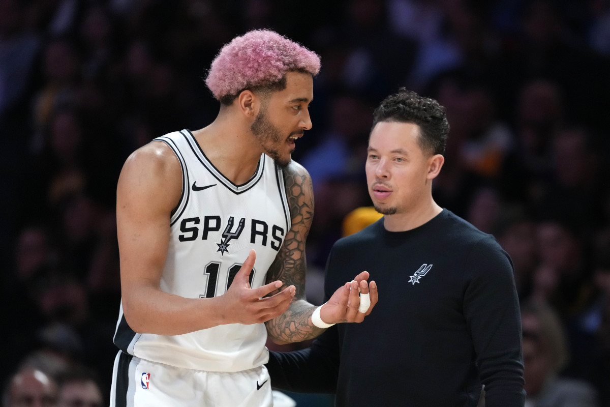 Gregg Popovich Doesn’t Hold Back on New Spurs Coach Mitch Johnson - Athlon Sports