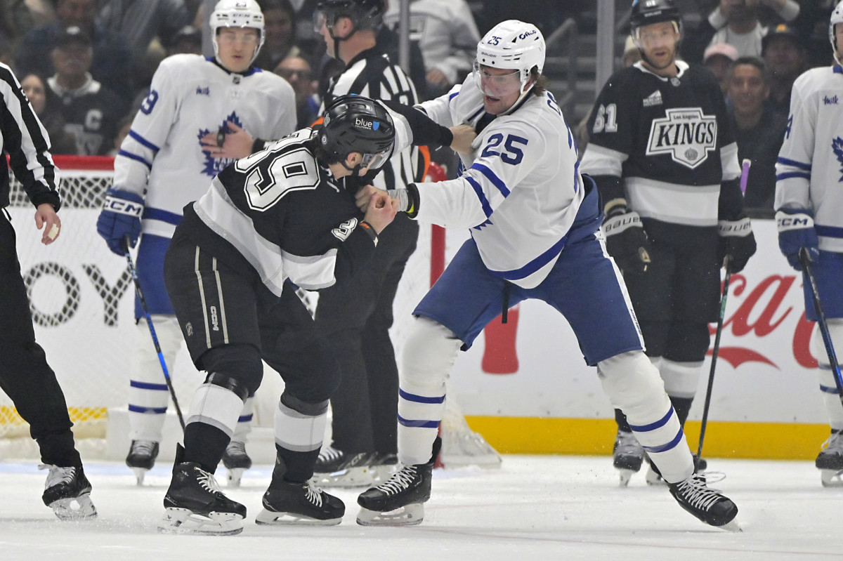 NHL Fight at Maple Leafs–Kings Game Ends in Unpredictable Way - Athlon ...