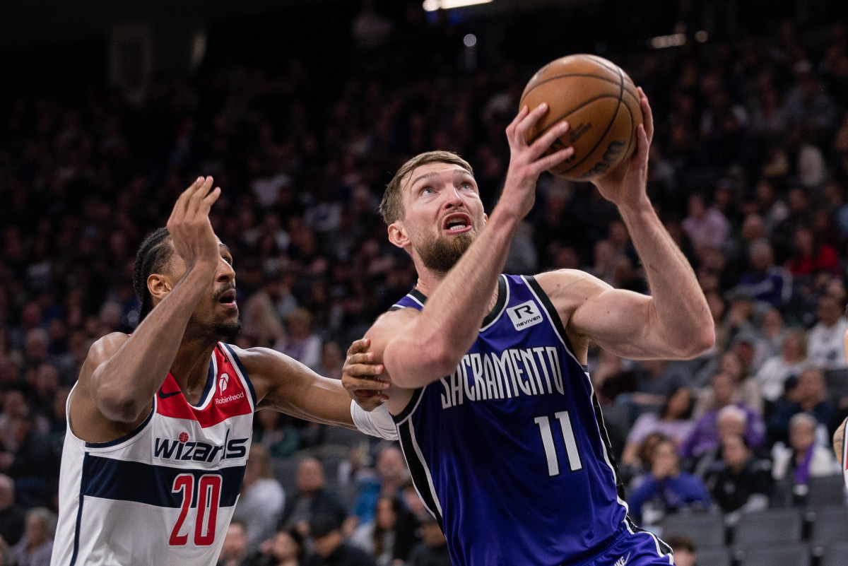 Mock Trade Sends Knicks' Karl-Anthony Towns to Kings For Star Player, Guard Depth - Athlon Sports