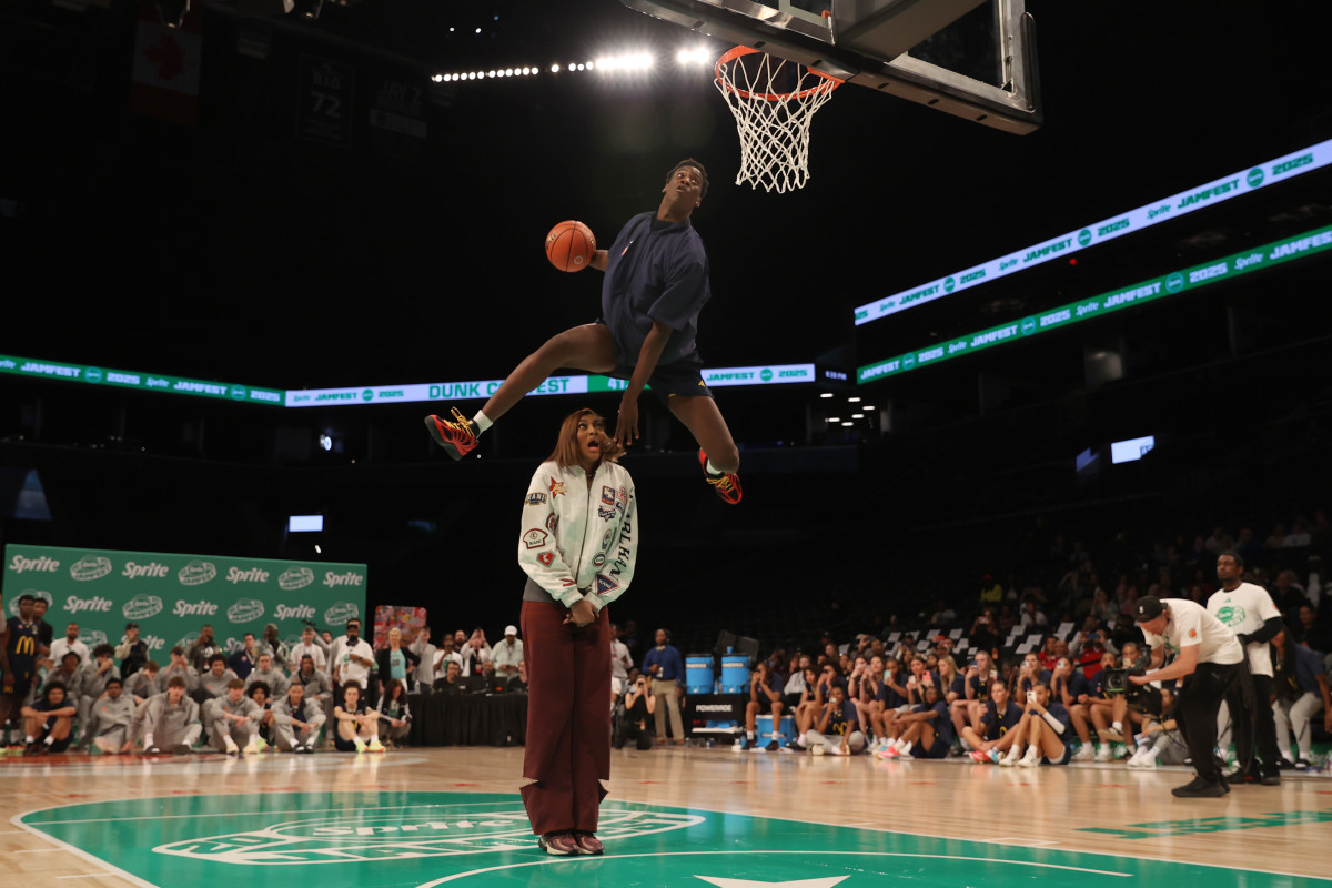 AJ Dybantsa hands out ice cream at Provo McDonald’s and BYU fans love ...