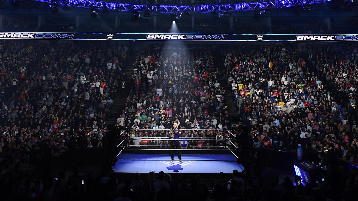 'WWE SmackDown' Live Results: CM Punk Returns to Chicago, Roman Reigns ...