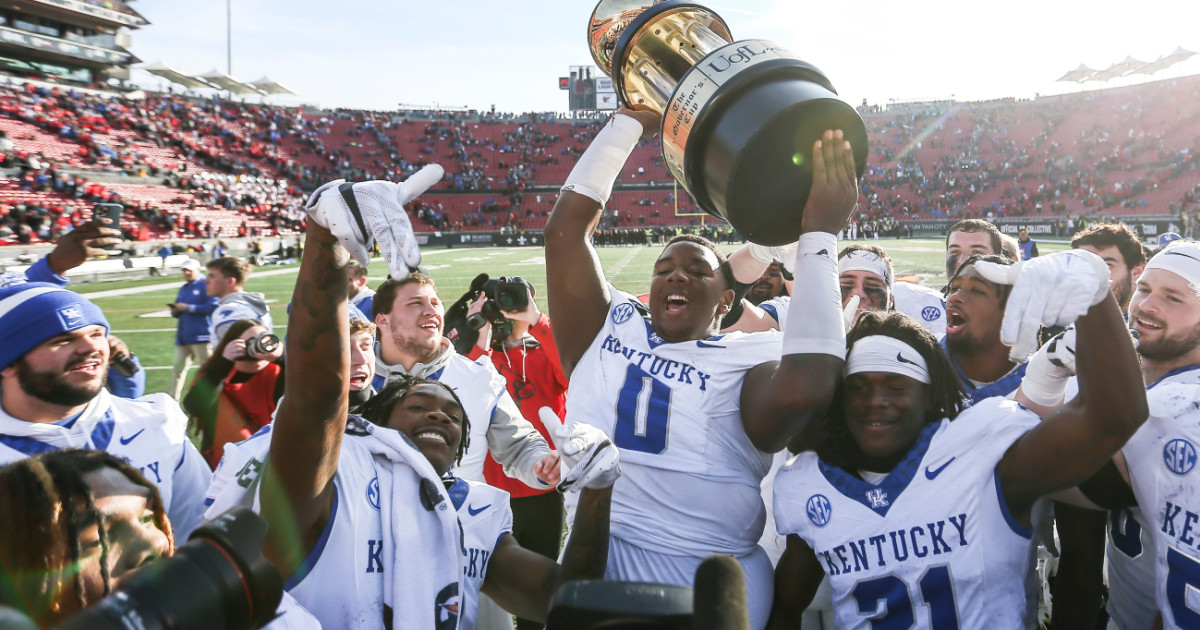 Way-Too-Early 2025 Mock Draft: New York Jets Add Freak Athlete Deone ...