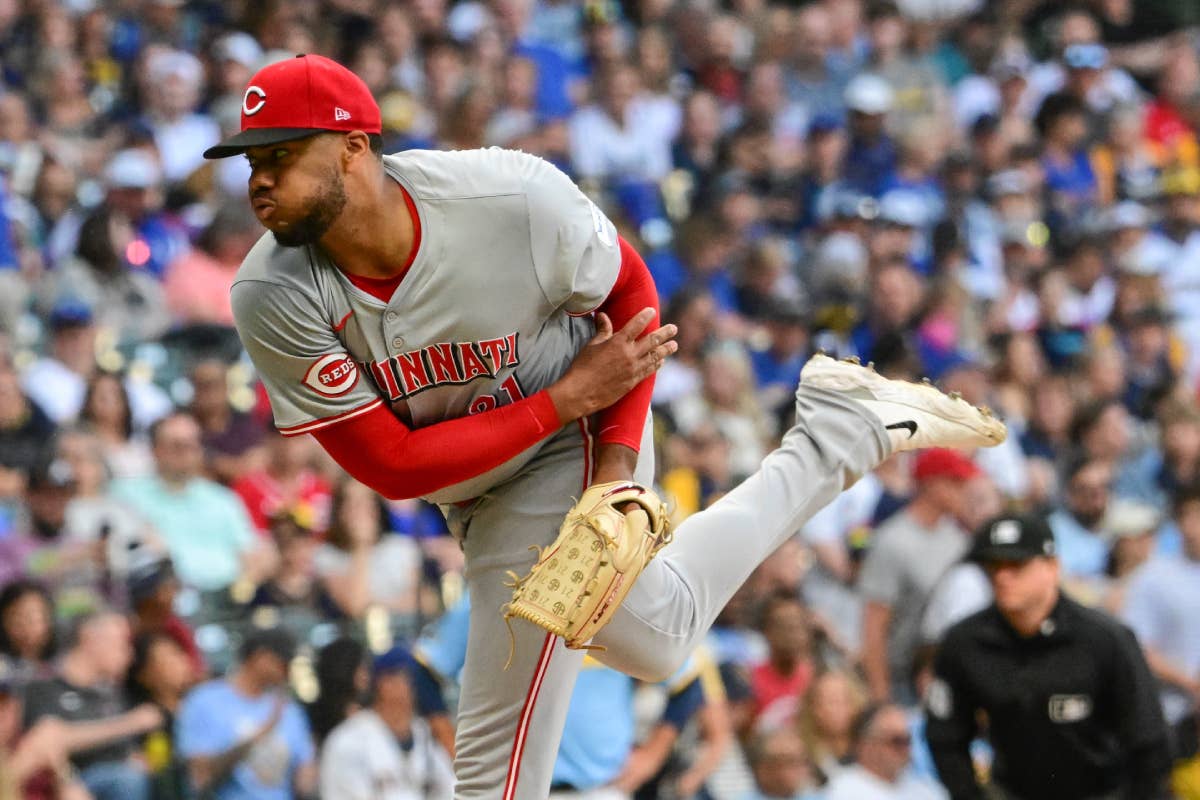 MLB Pitcher Hunter Greene Throws Up On The Mound After Throwing 95 MPH ...
