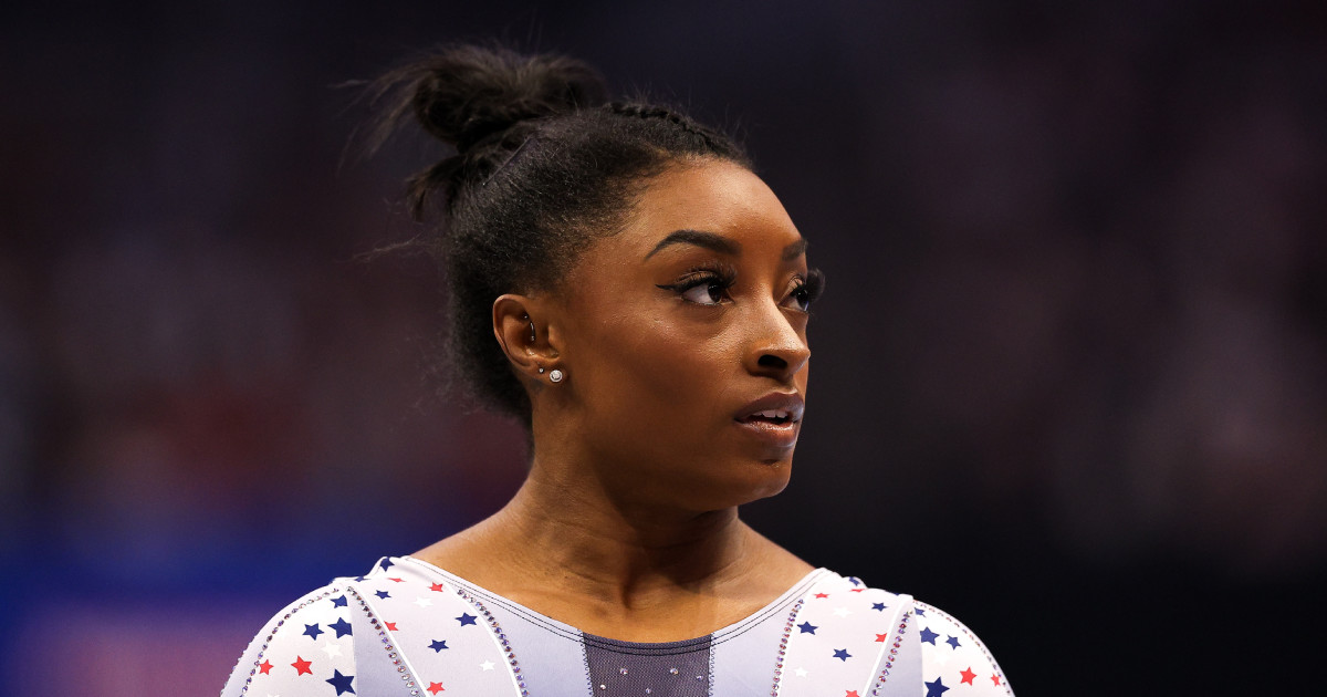 Simone Biles Earns Standing Ovation for Jaw-Dropping Vault at Olympic ...