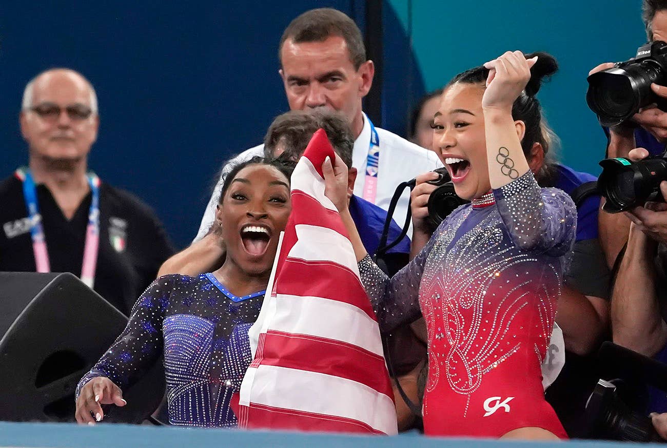 Suni Lee Goes Viral for Emotional Reaction After Medaling in Gymnastics ...