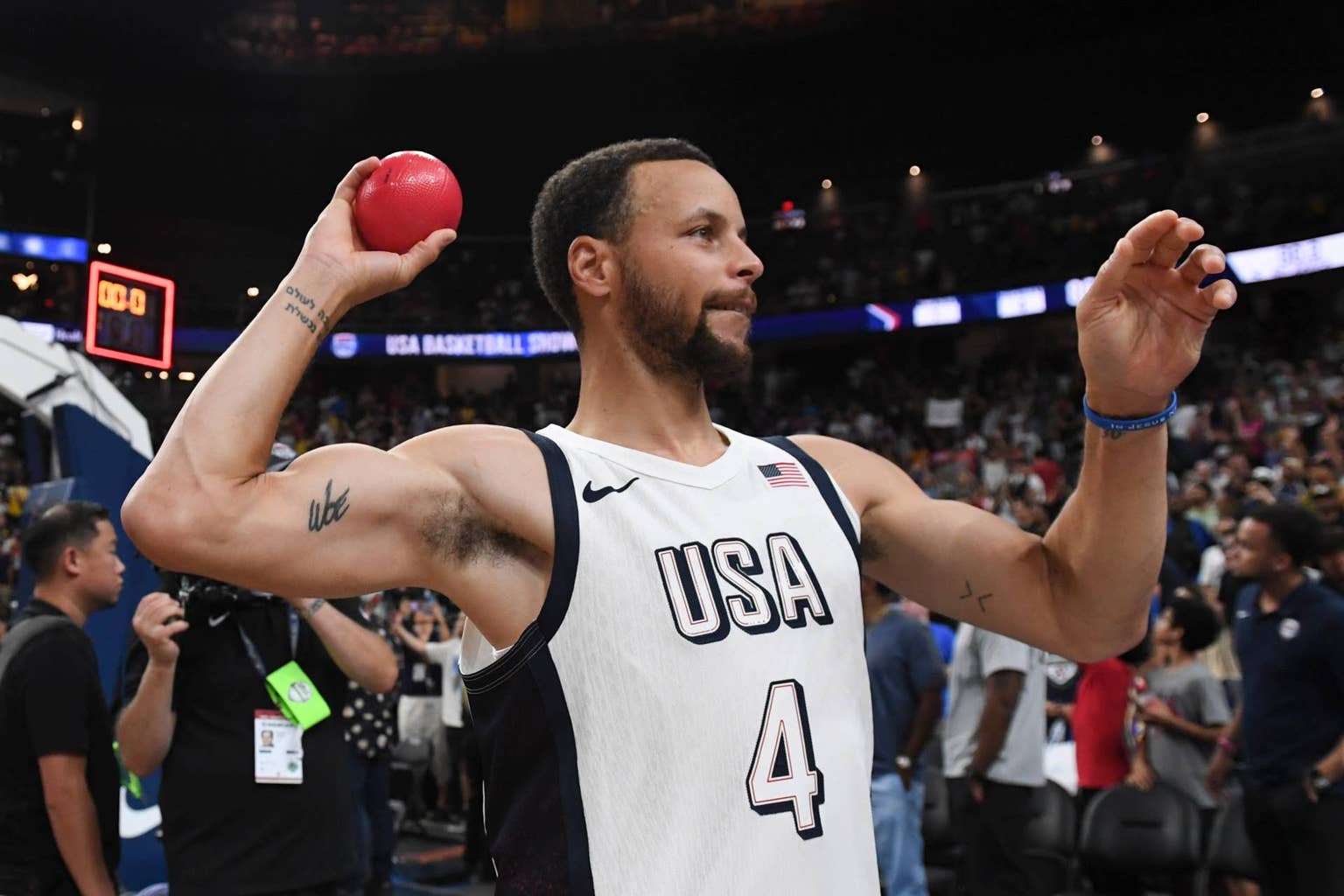 Steph Curry Goes Viral for 3 More 'Insane' Trick Shots at USA Practice ...