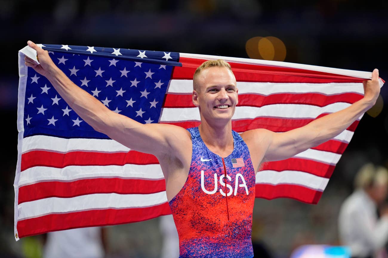 U.S. Pole Vaulter Sam Kendricks Wins Medal After Suffering Bloody Hand ...