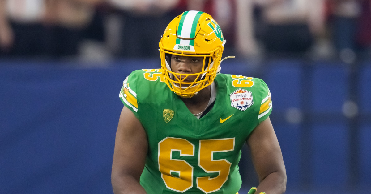 On the Cusp of NFL Millions, Oregon Ducks Right Tackle Ajani Cornelius ...
