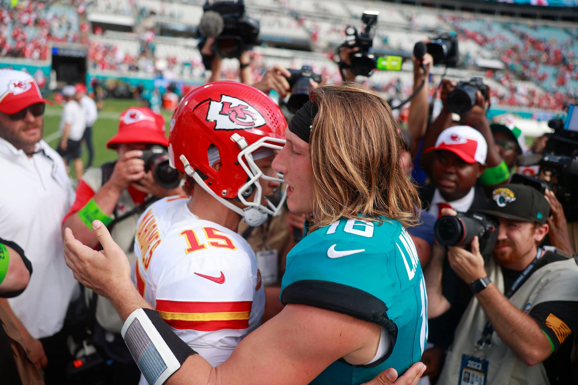 Postgame Handshake Between Patrick Mahomes, Trevor Lawrence Catches ...