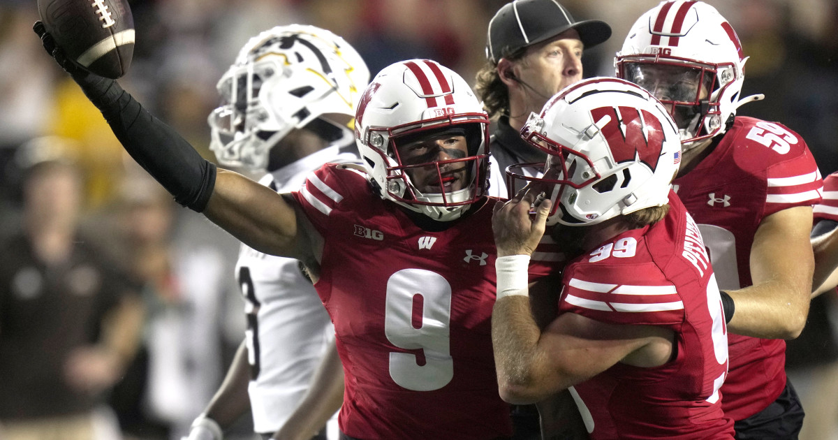 Wisconsin Football Fans React to the Badgers' Win Over Western Michigan ...