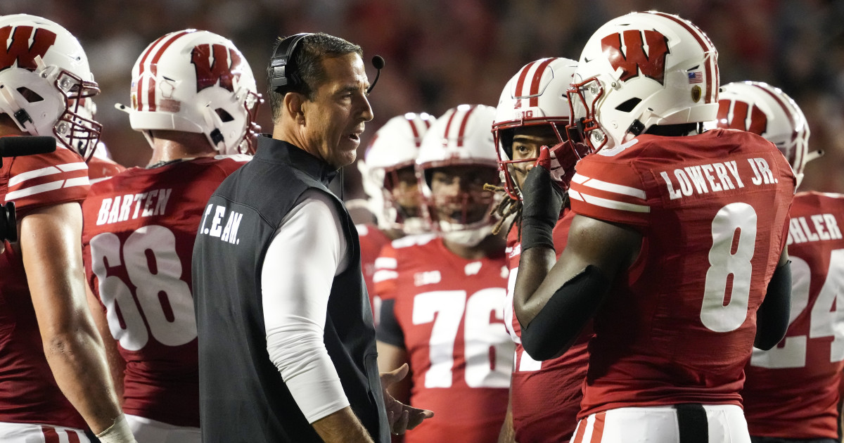 Wisconsin Badgers Release Two-Deep for South Dakota Matchup - Athlon Sports