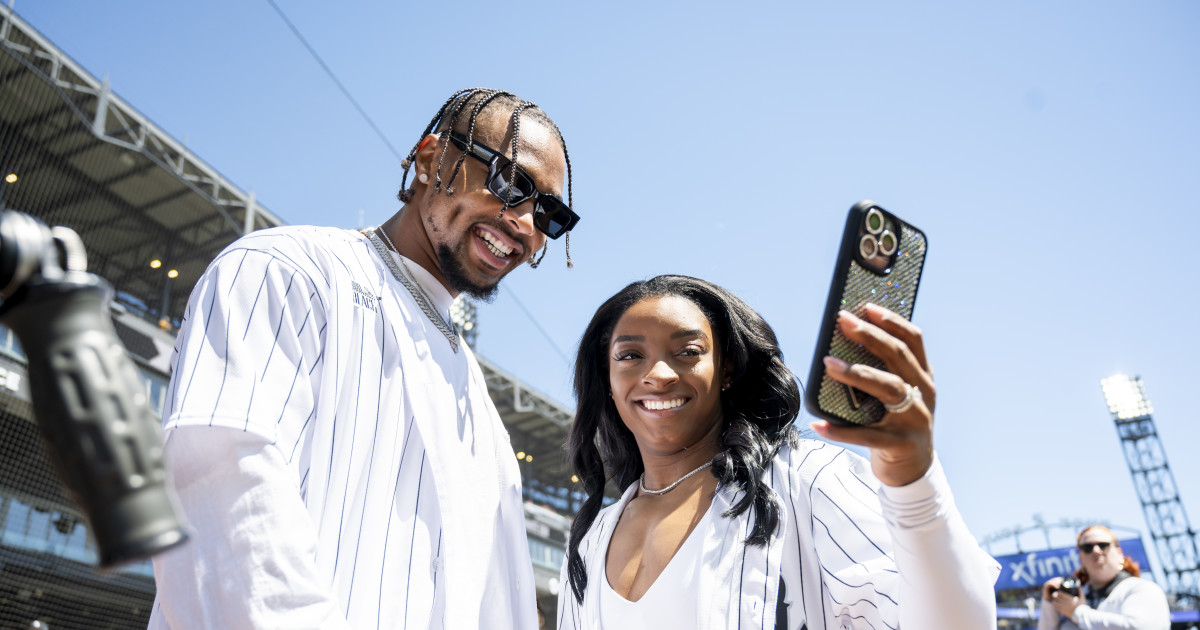 Simone Biles Stakes Her Claim on Jonathan Owens Using Three Words - Athlon Sports