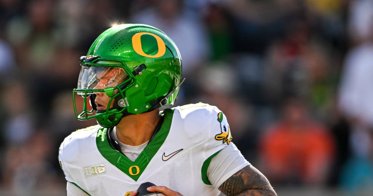 Ducks Demolish Oregon State in Corvallis, 49-14 - Athlon Sports