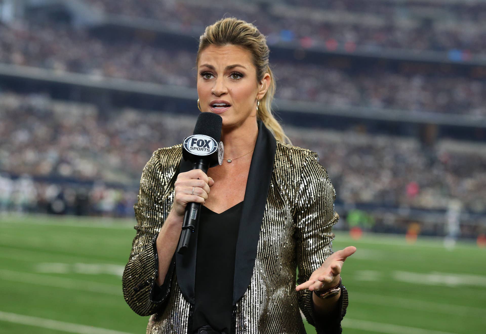 Jordan Love's Postgame Interview With Erin Andrews Grabs Attention ...