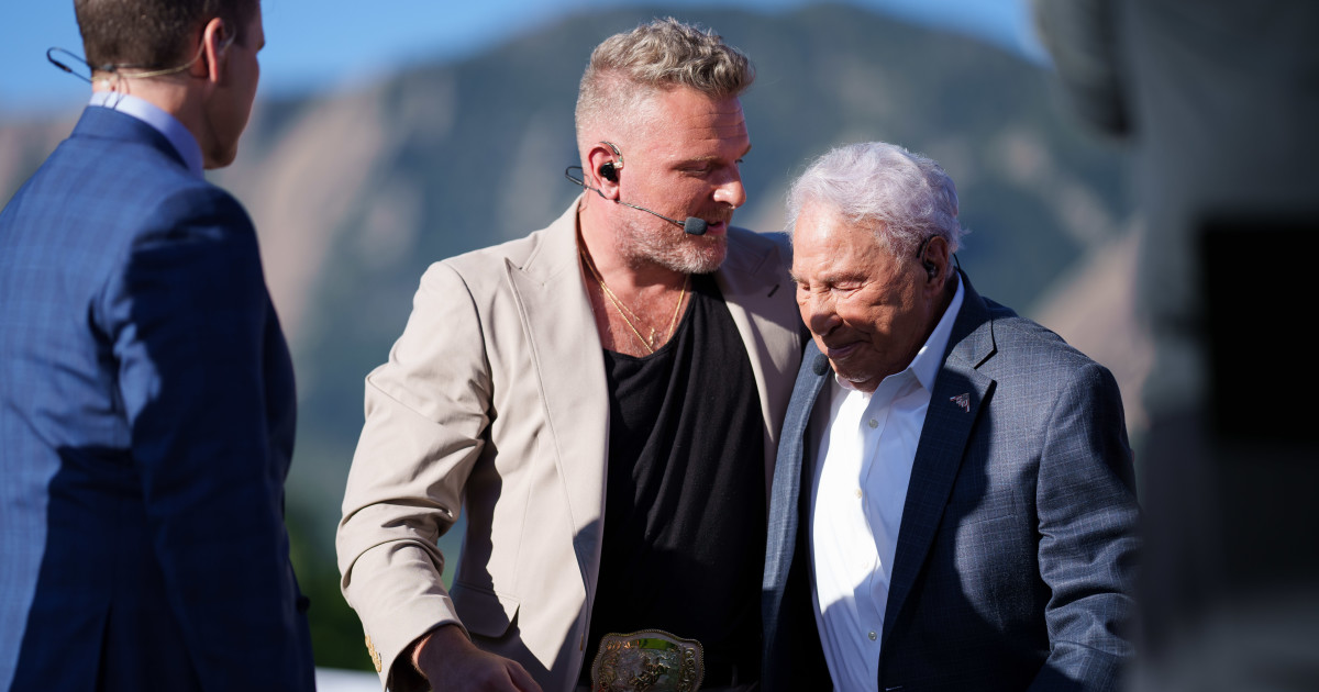 Pat McAfee Sends Personal Message to Lee Corso After Announcing Retirement - Athlon Sports