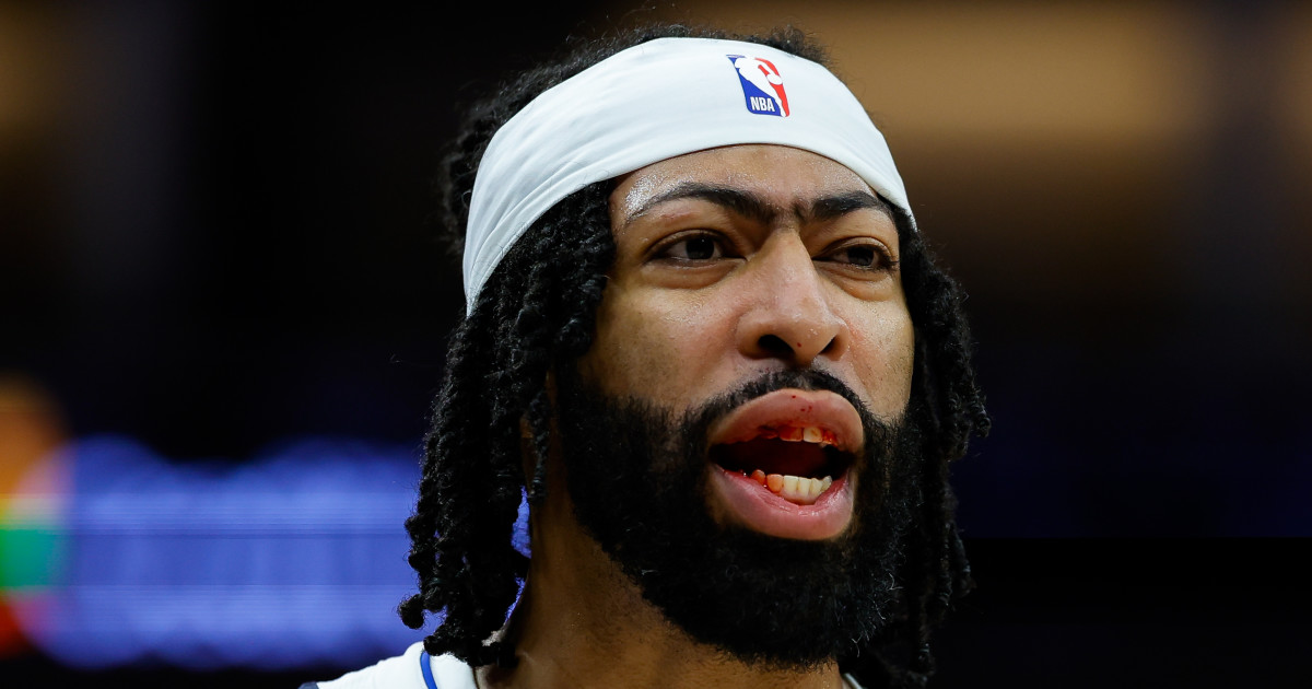 Dallas Mavericks Announce Eye Injury Surgery for 10-Time All-Star ...
