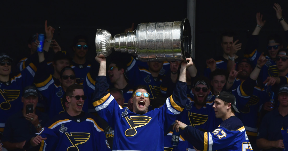 Blues' Legend Fires Up Team Chugging Beer Before Game 4 Rout of Jets ...